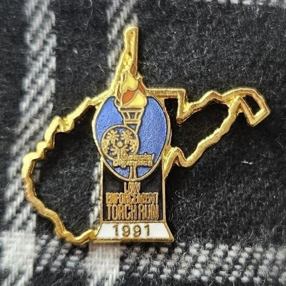 Accessories | Vtg 1991 Law Enforcemnt Torch Run West Virginia Gold Tone ...